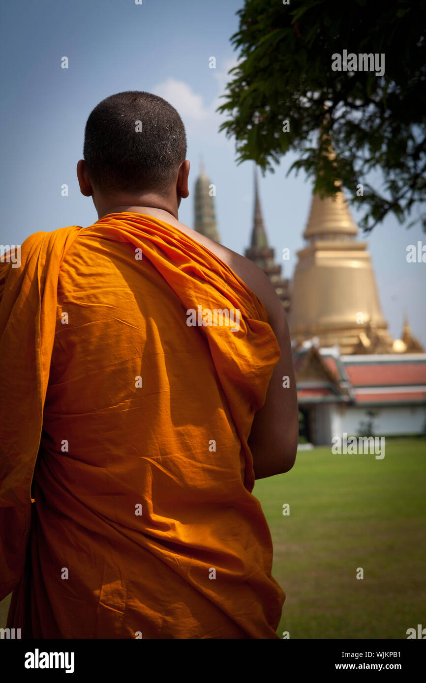 Buddhist monk outside temple hi-res stock photography and images - Alamy