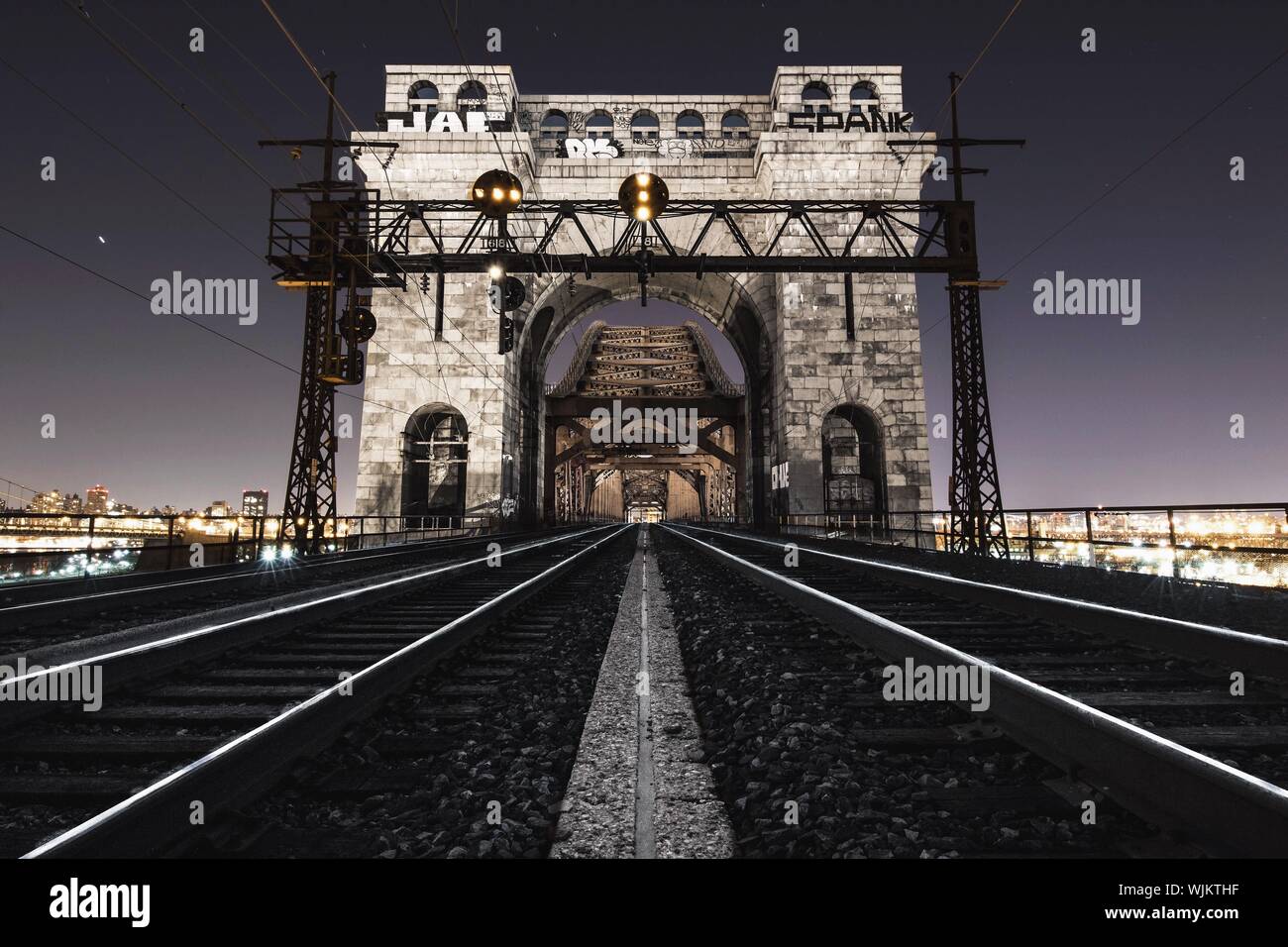 The hell gate bridge hi-res stock photography and images - Alamy