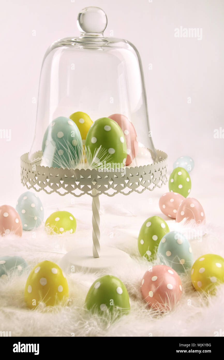 Cake stand with easter eggs and white feathers Stock Photo - Alamy