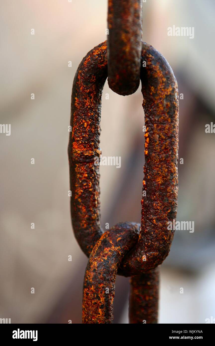 Macro chain link, rusted steel. Marine environment Stock Photo - Alamy