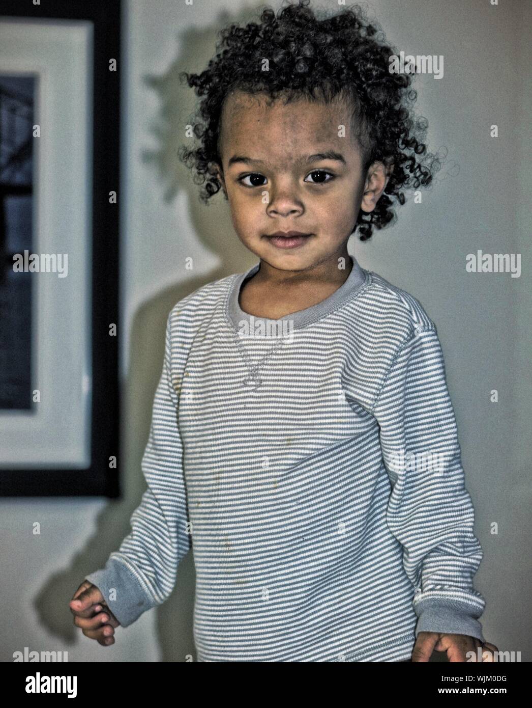 Curly hair child hi-res stock photography and images - Alamy