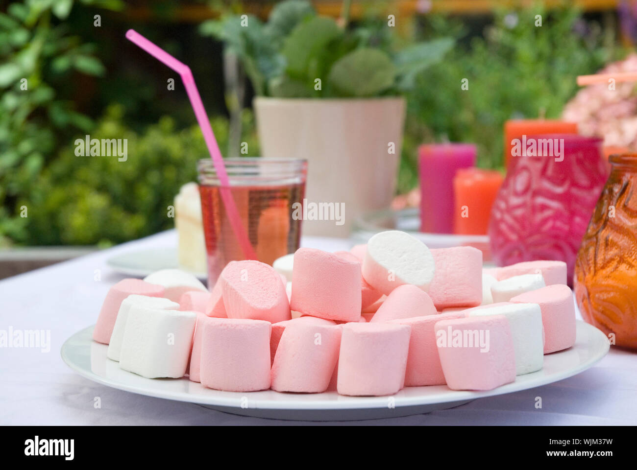 Marsh mellows hi-res stock photography and images - Alamy