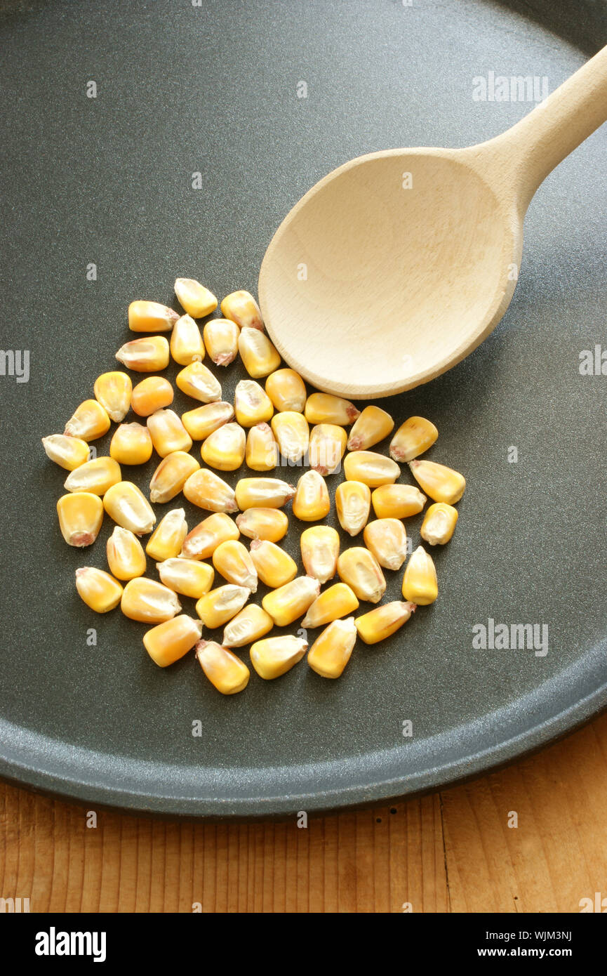 sweet corn in a pan to make fresh popcorn Stock Photo - Alamy
