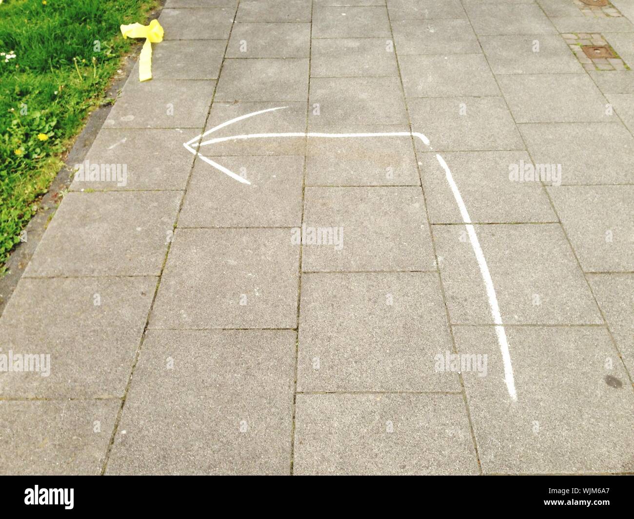 Pavement arrow hi-res stock photography and images - Alamy