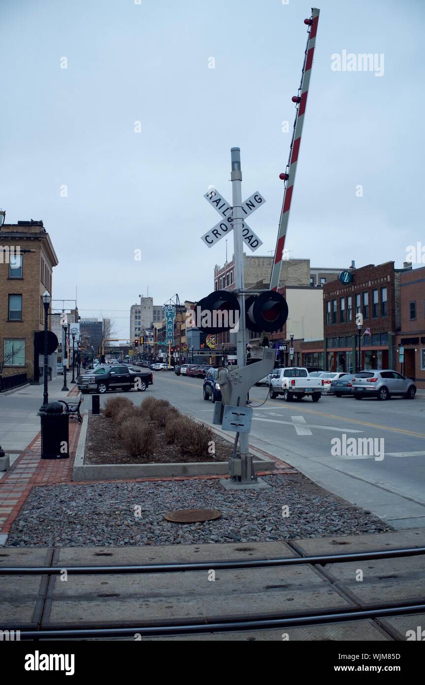 Railroad crossing sign usa hi-res stock photography and images - Alamy
