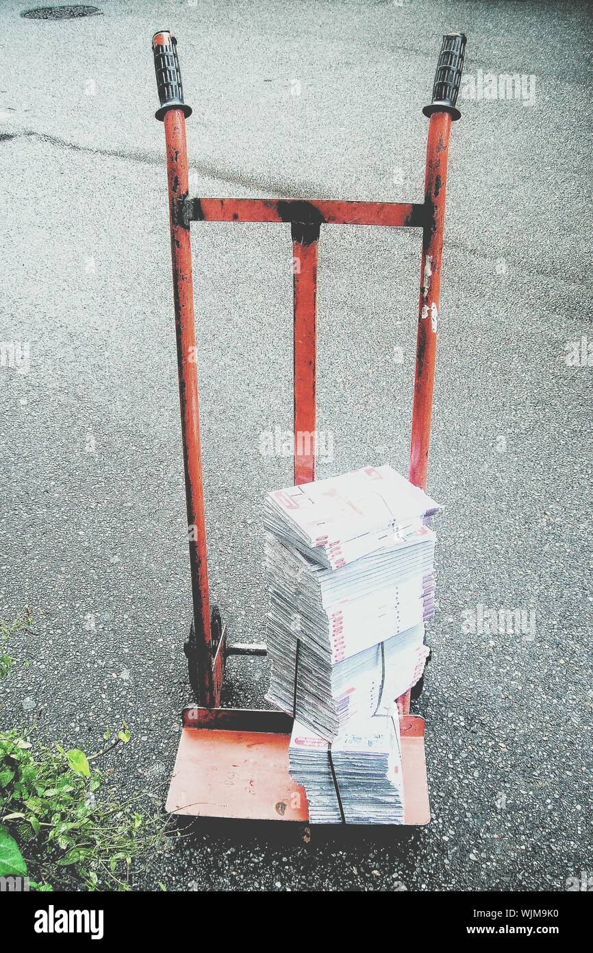 Newspaper cart hi-res stock photography and images - Alamy