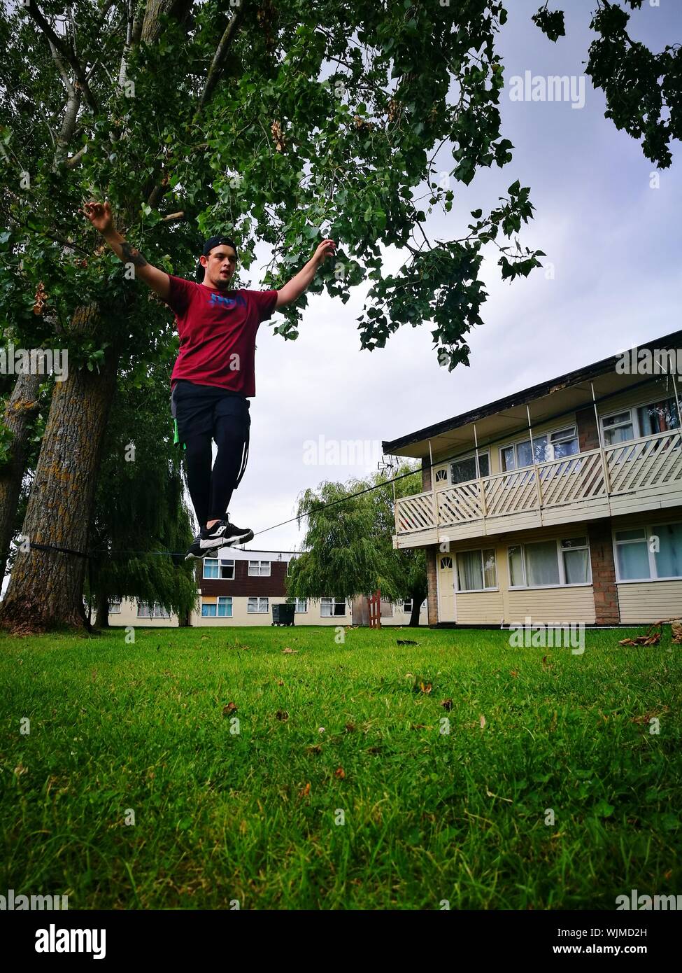 Walking the tightrope hi-res stock photography and images - Alamy