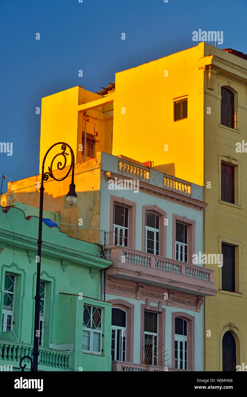 Street light buildings architecture hi-res stock photography and images ...