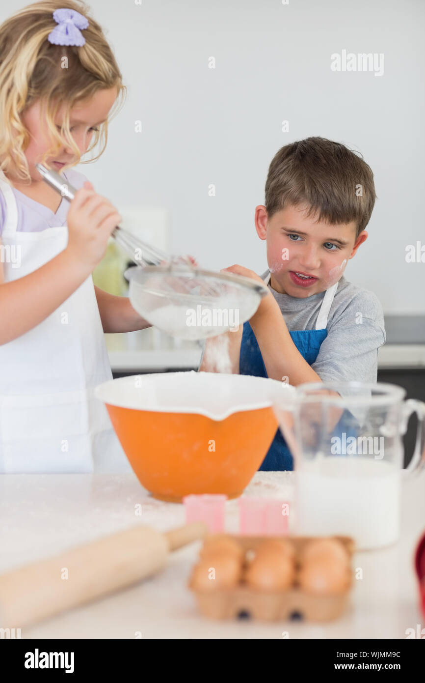 Children baking cookies together hi-res stock photography and images ...