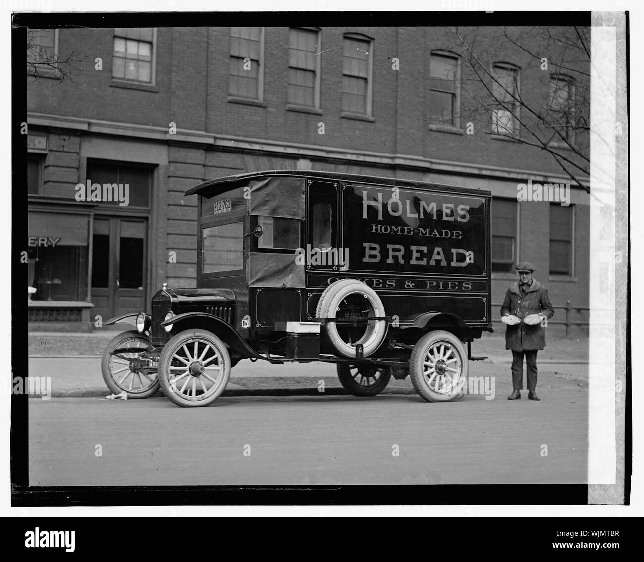 Holmes Bakery, Ford truck Stock Photo - Alamy