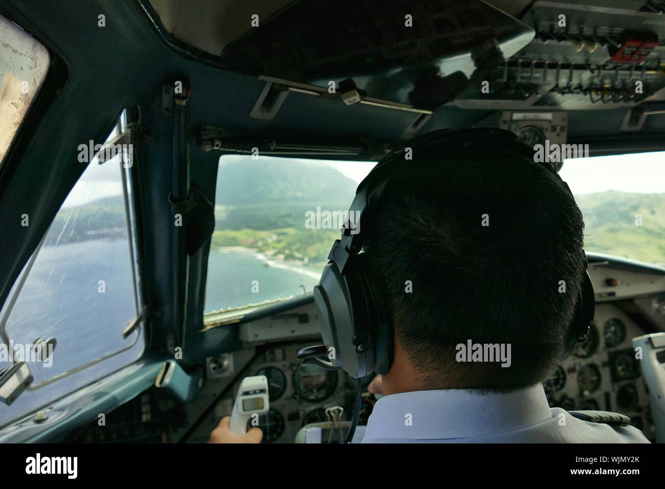 Interior view cockpit airplane flying hi-res stock photography and ...