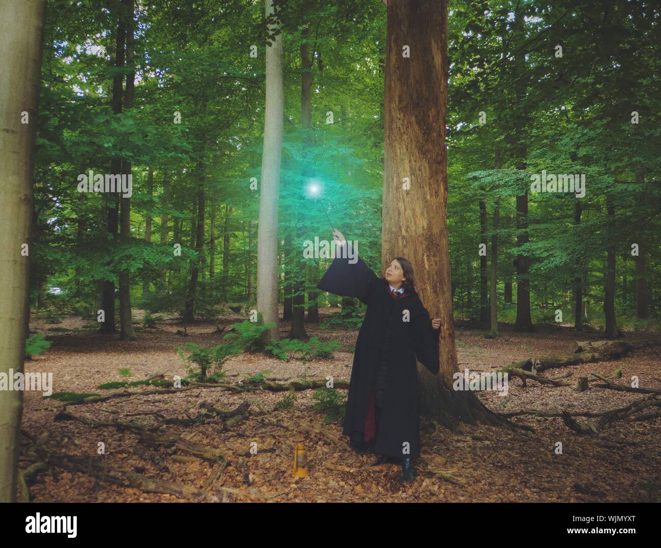 Magician female hi-res stock photography and images - Alamy