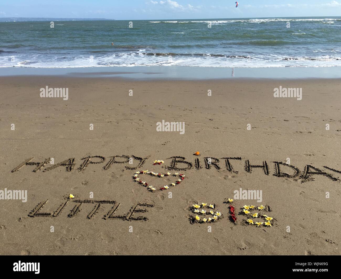 Message in the sand hi-res stock photography and images - Alamy