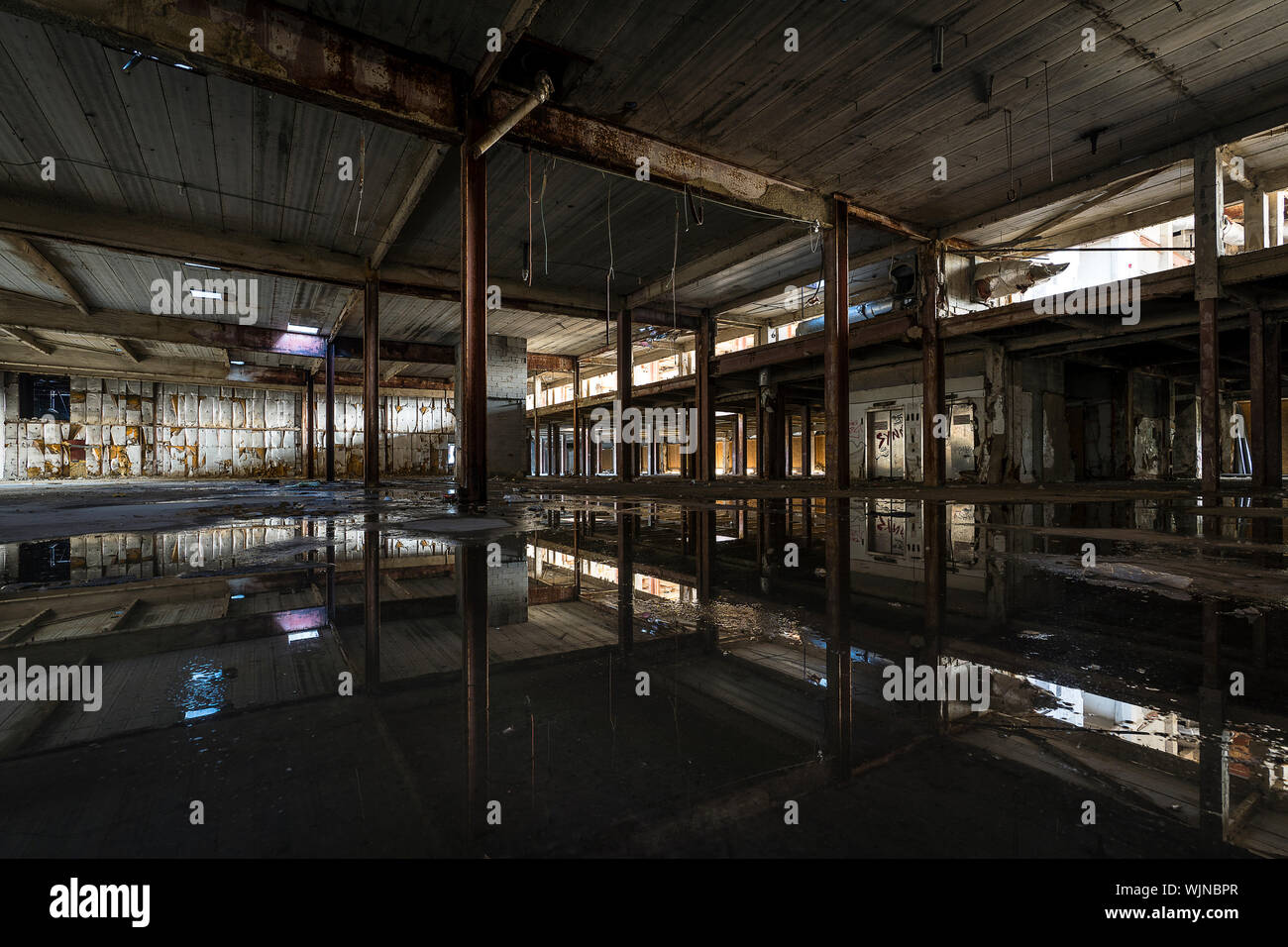 Detroit abandoned buildings hi-res stock photography and images - Alamy