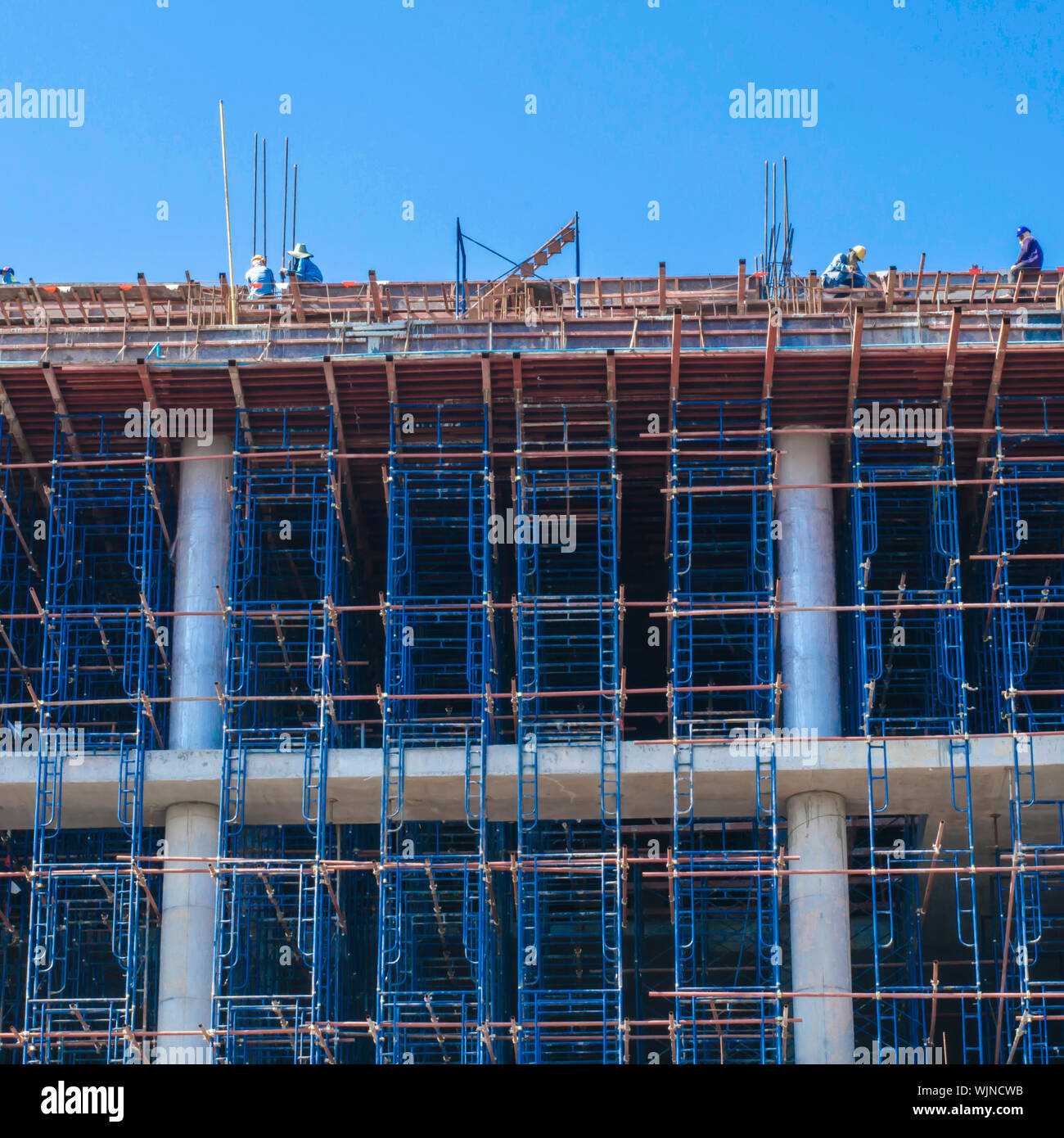 construction people makeing buildings Stock Photo - Alamy