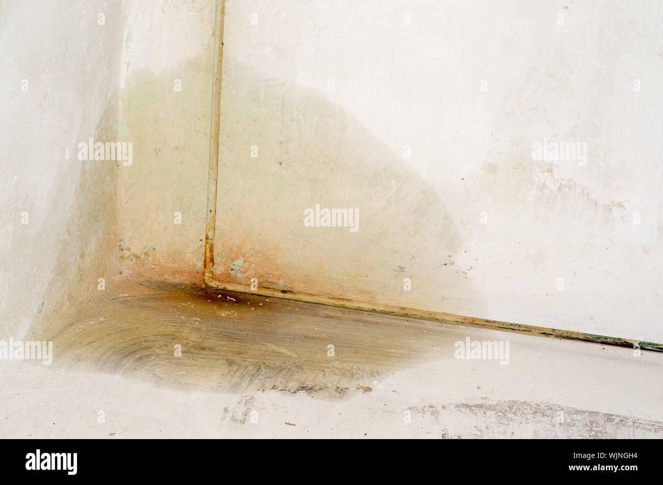 Broken oil pipe hi-res stock photography and images - Alamy