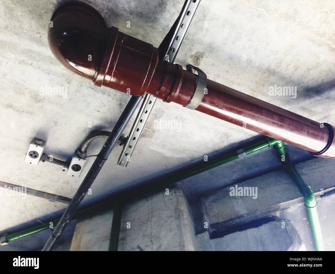 Ceiling pipe hi-res stock photography and images - Alamy