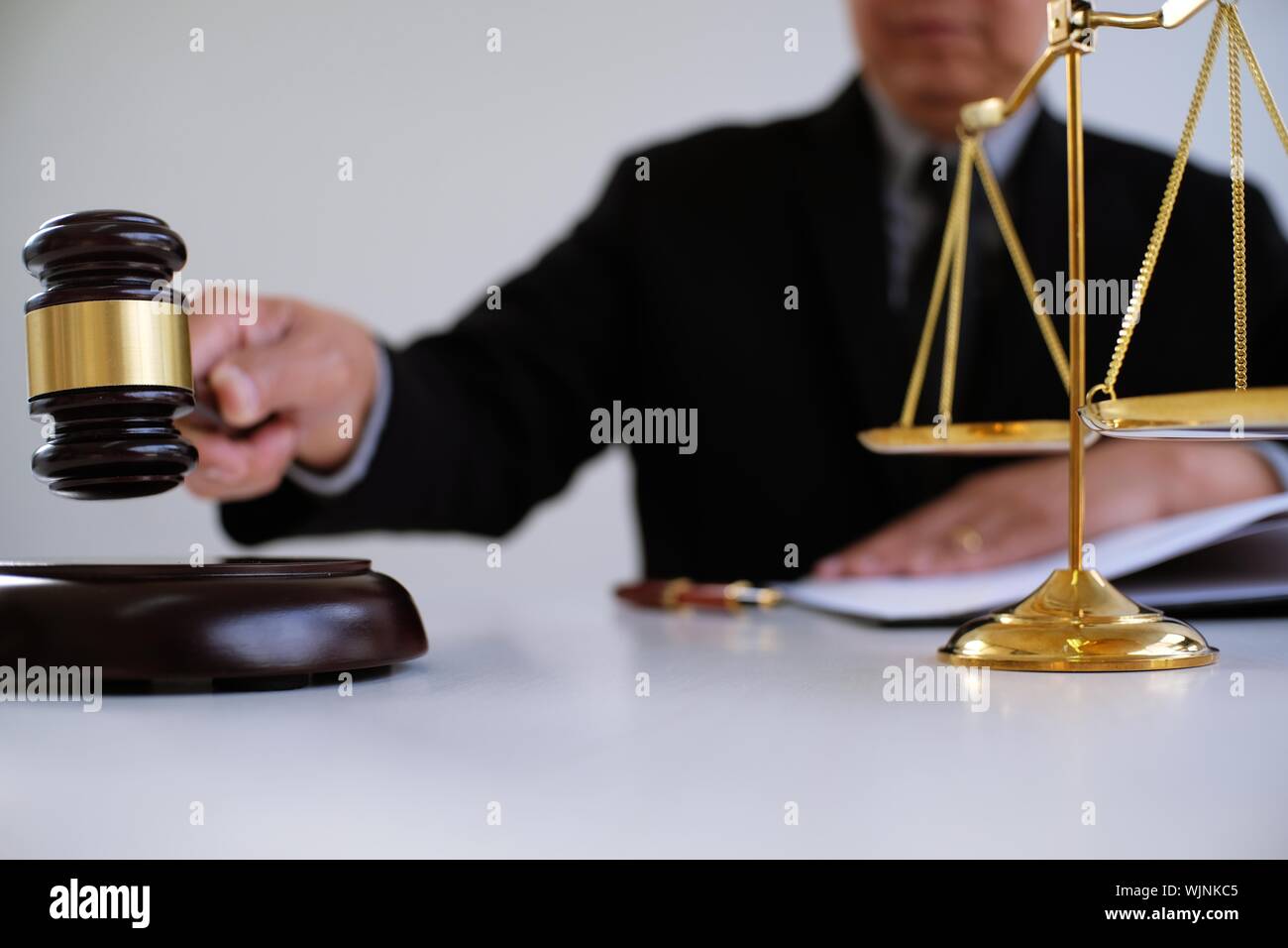 Judge Courtroom Stock Photos & Judge Courtroom Stock Images - Alamy