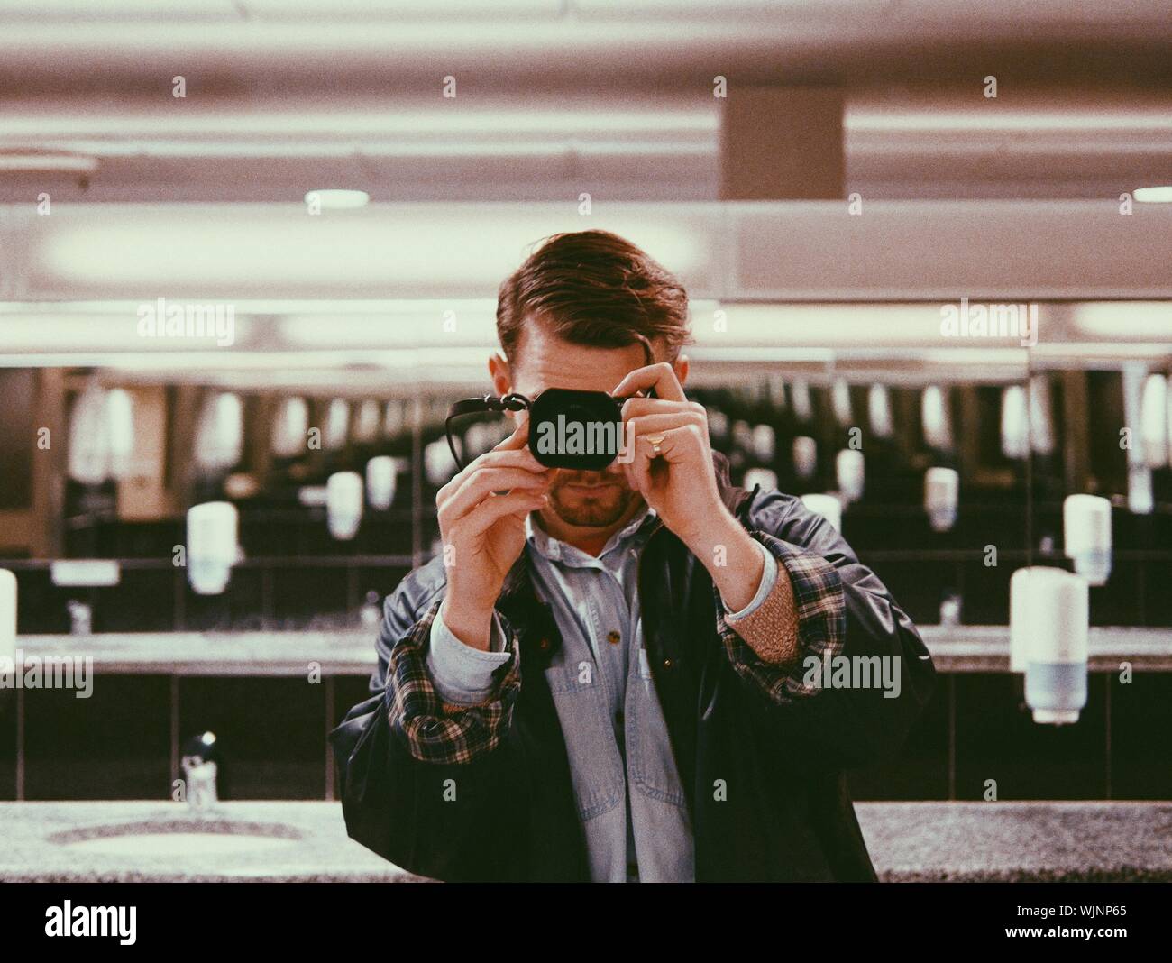 Man public restroom hi-res stock photography and images - Alamy