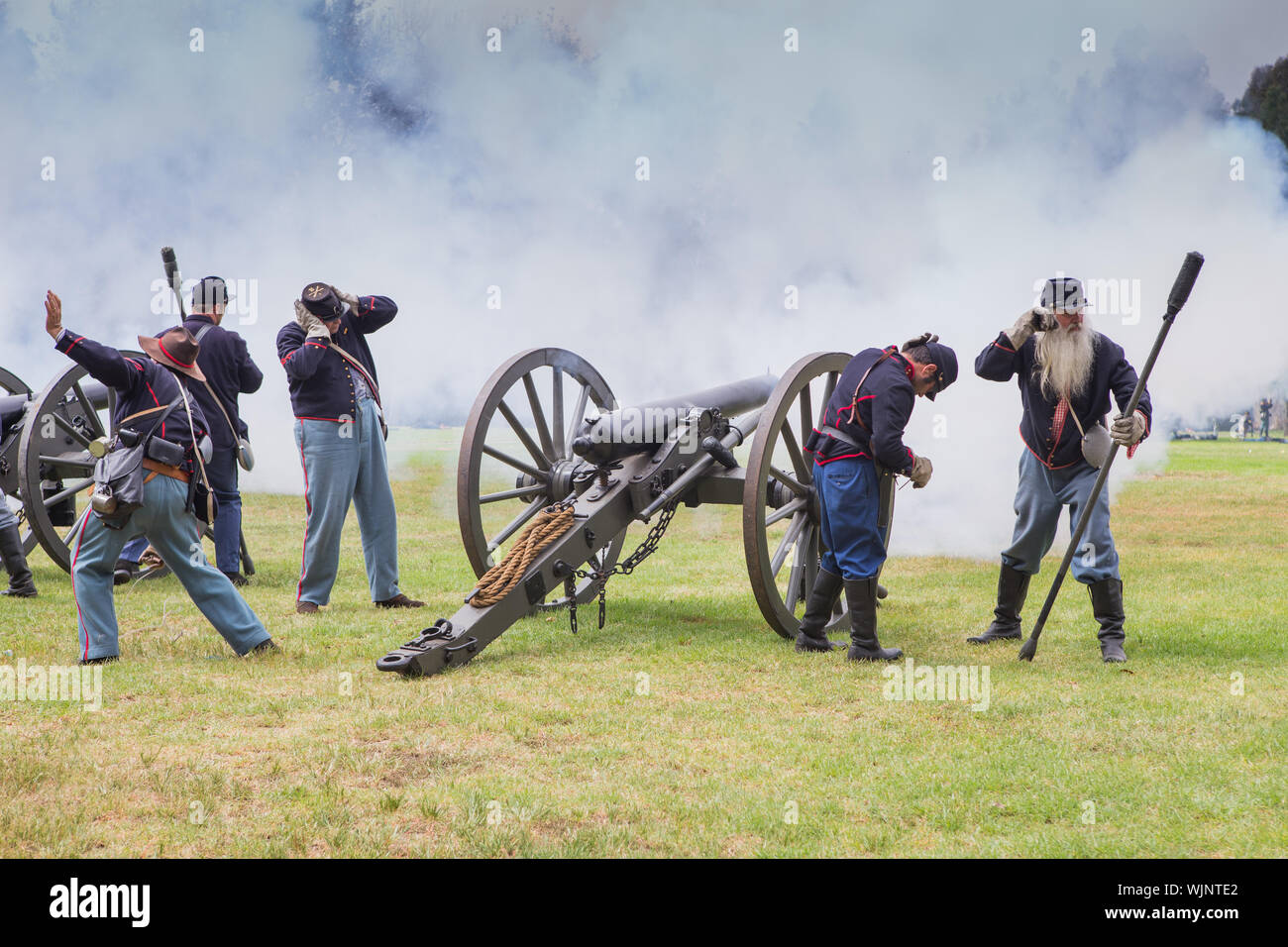 Union soldiers during a battlefield scene from the American Civil war ...