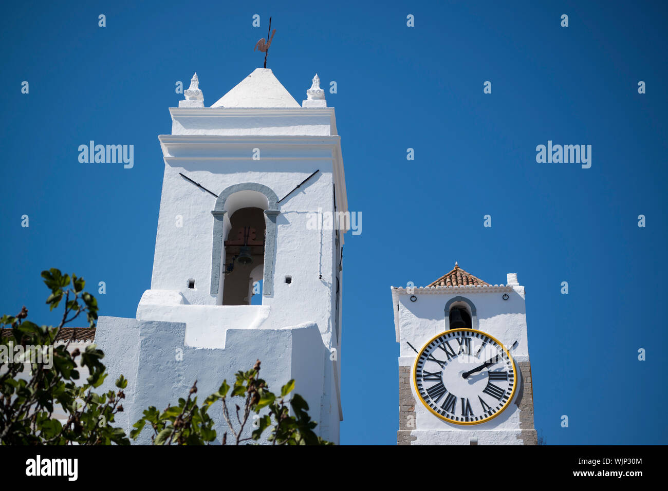White church clock tower hi-res stock photography and images - Alamy