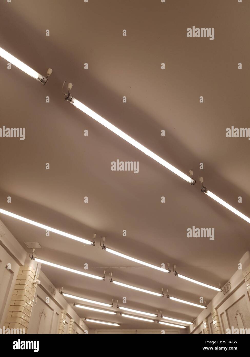 Row Of Ceiling Lights High Resolution Stock Photography and Images - Alamy