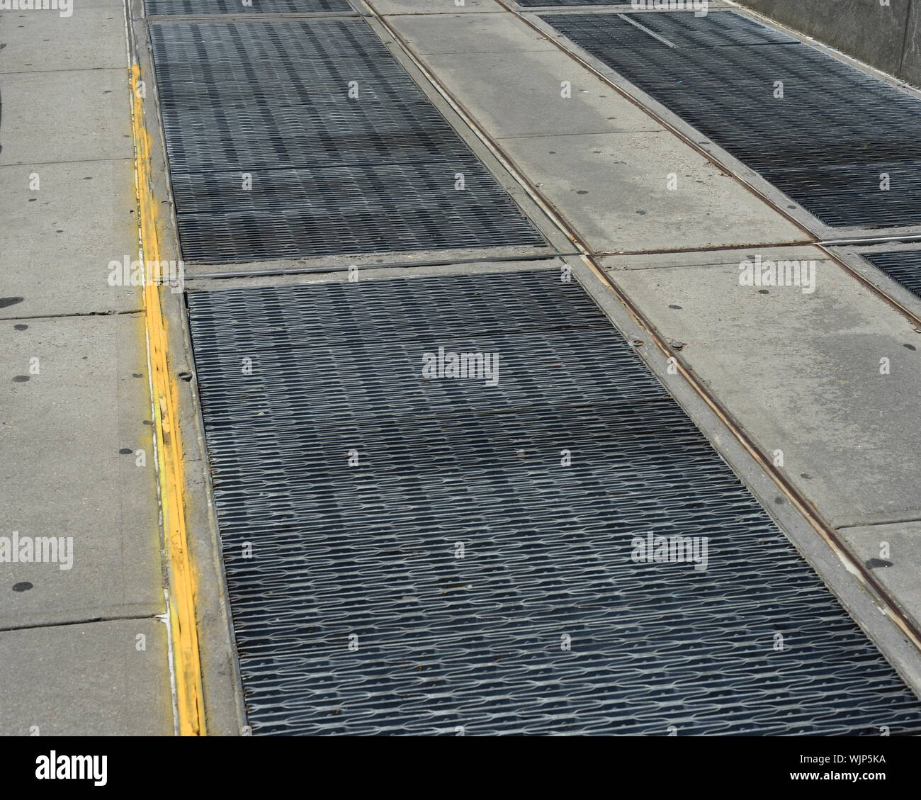 Angle gutter hi-res stock photography and images - Alamy