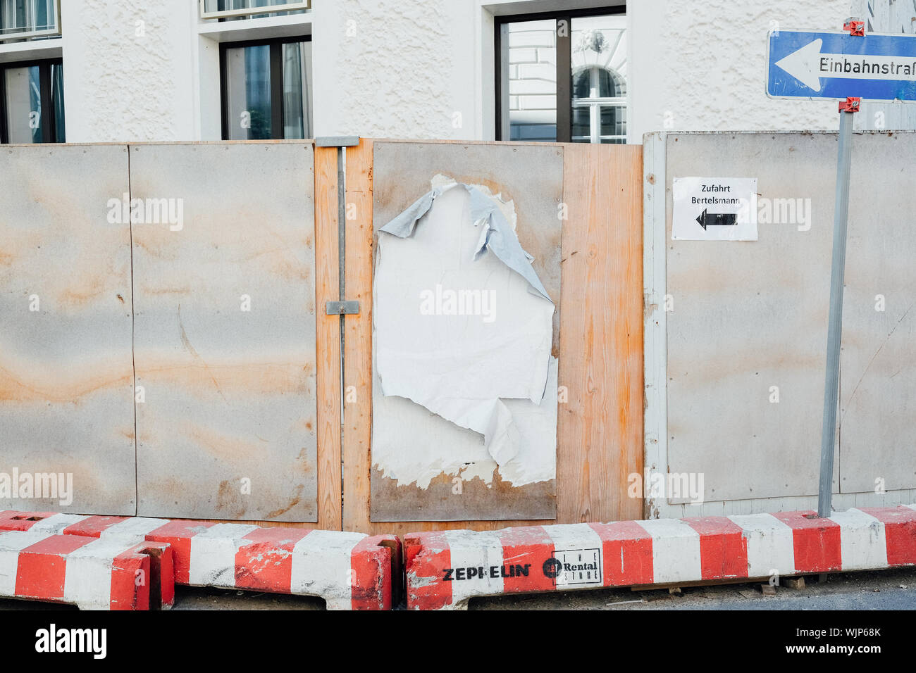 City directional sign hi-res stock photography and images - Alamy
