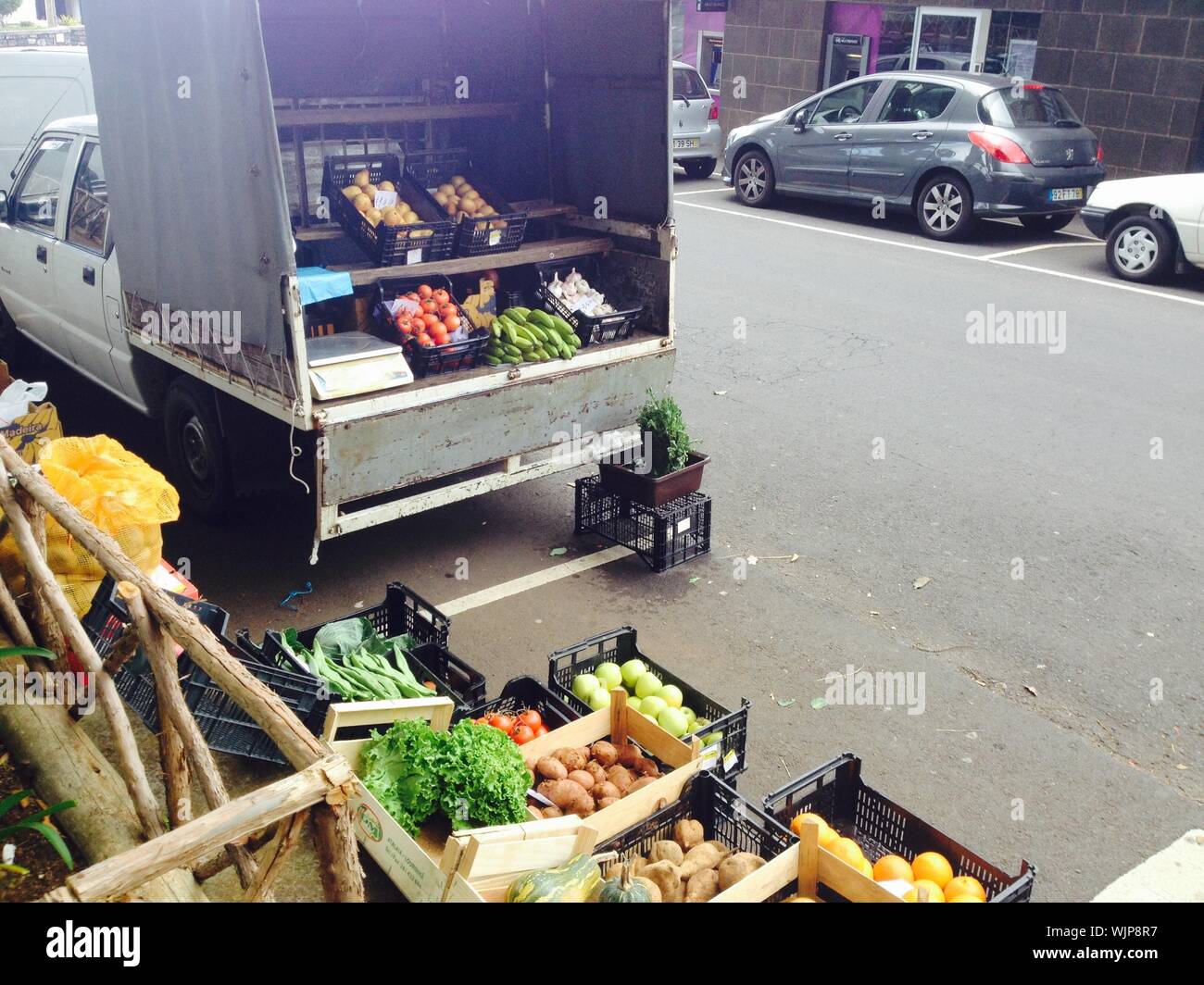 Fruit vegetable delivery van in hi-res stock photography and images - Alamy