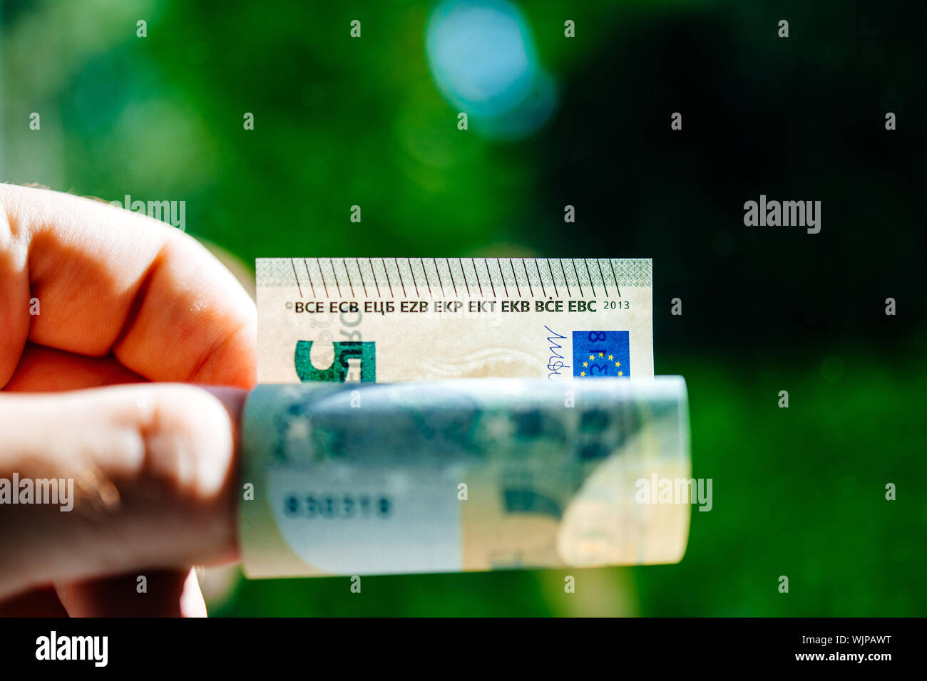 New five euro note hi-res stock photography and images - Alamy