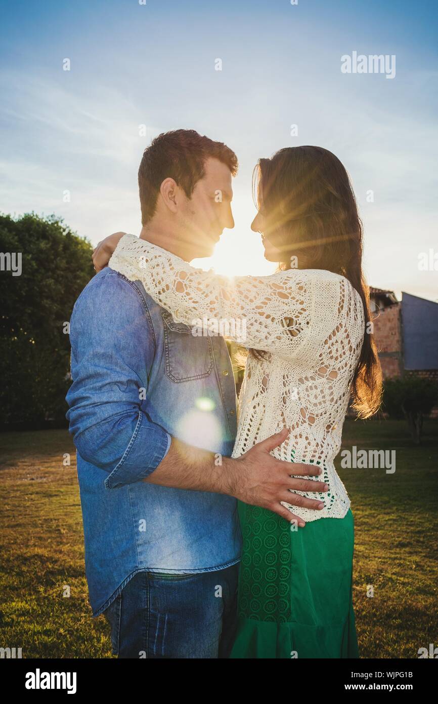 Couple hands side by side hi-res stock photography and images - Alamy