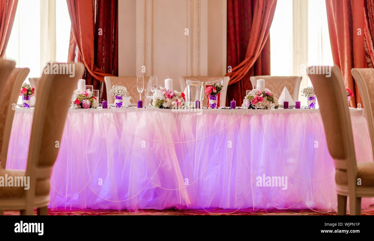 Empty wedding dining room hi-res stock photography and images - Alamy