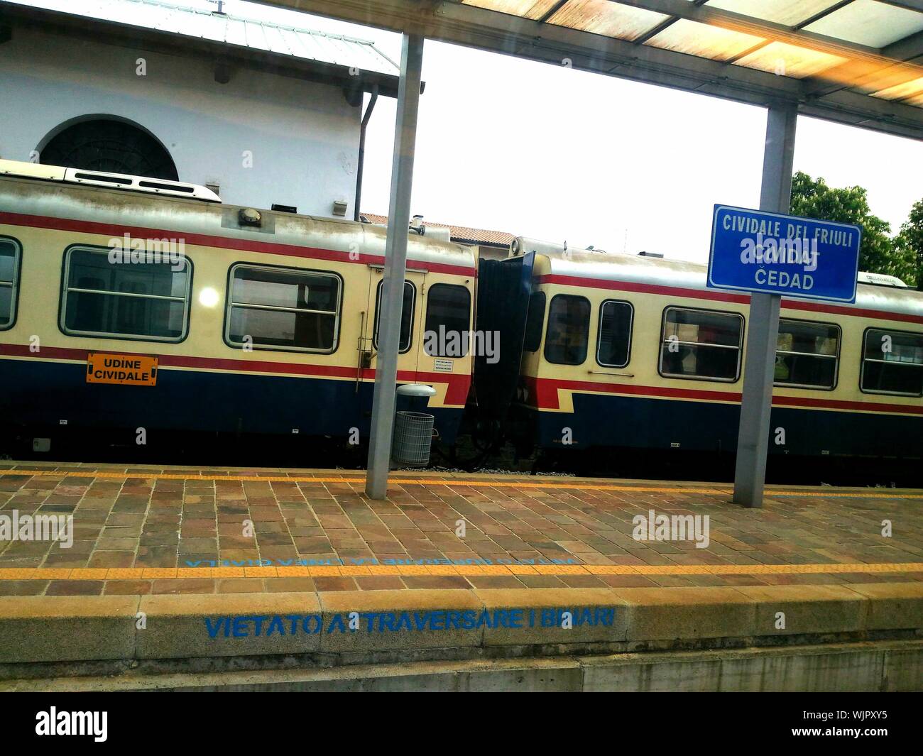 Railroad train platform hi-res stock photography and images - Alamy