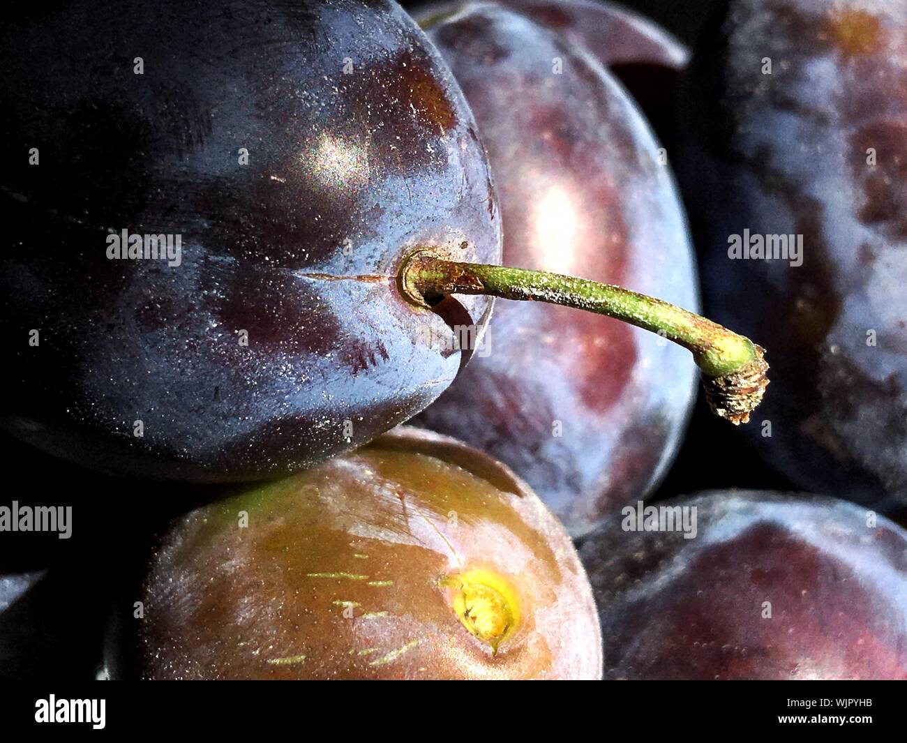 Black fruits hi-res stock photography and images - Alamy