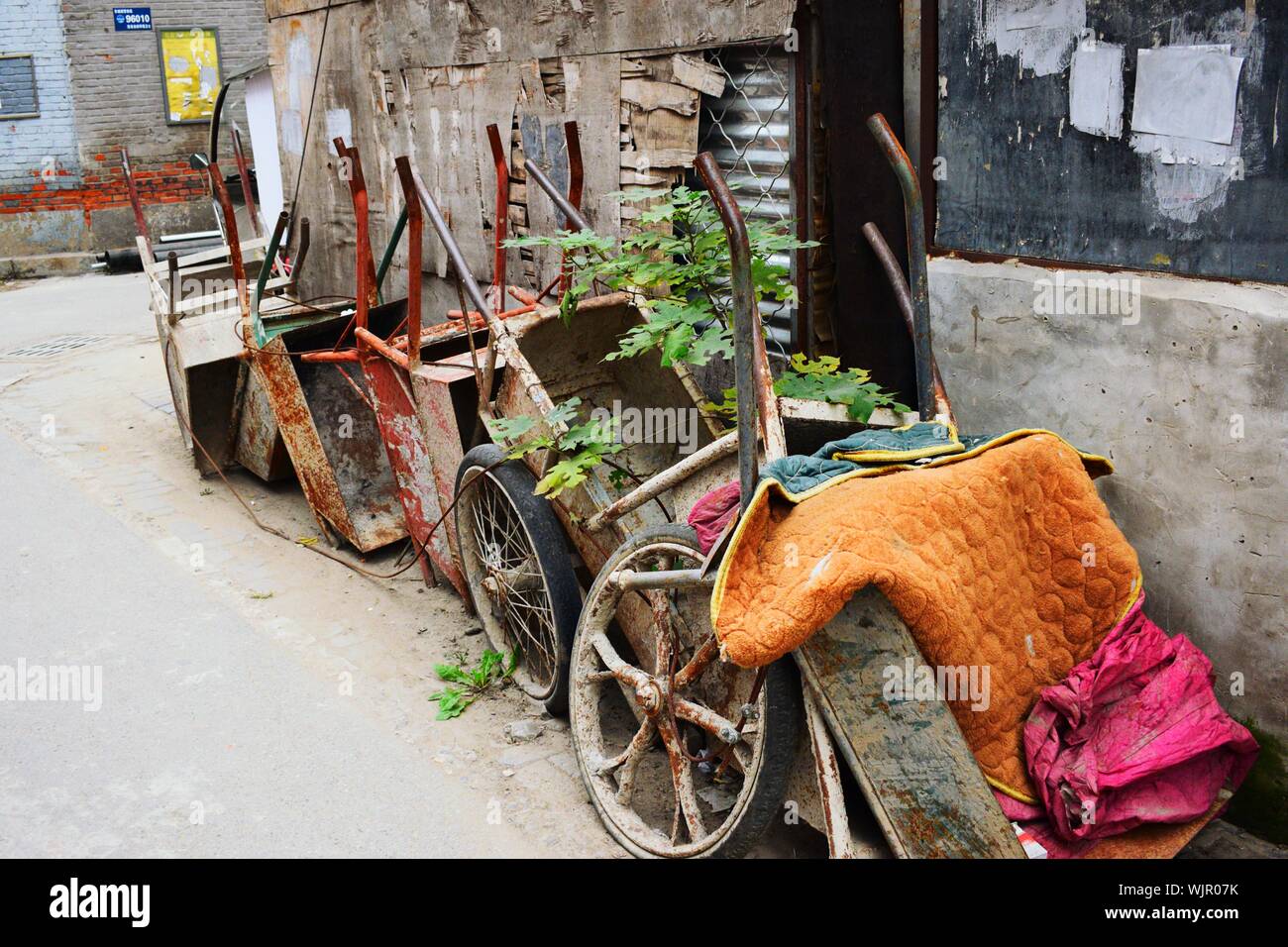 Old carts hi-res stock photography and images - Alamy