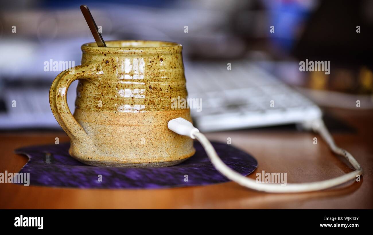 Keyboard with cable hi-res stock photography and images - Alamy