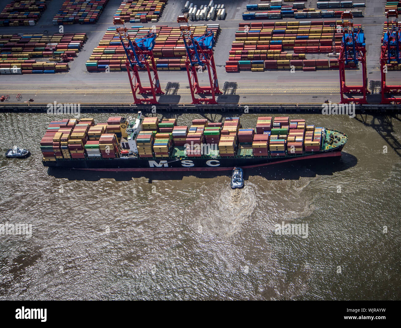 Cargo ship loading container hi-res stock photography and images - Alamy