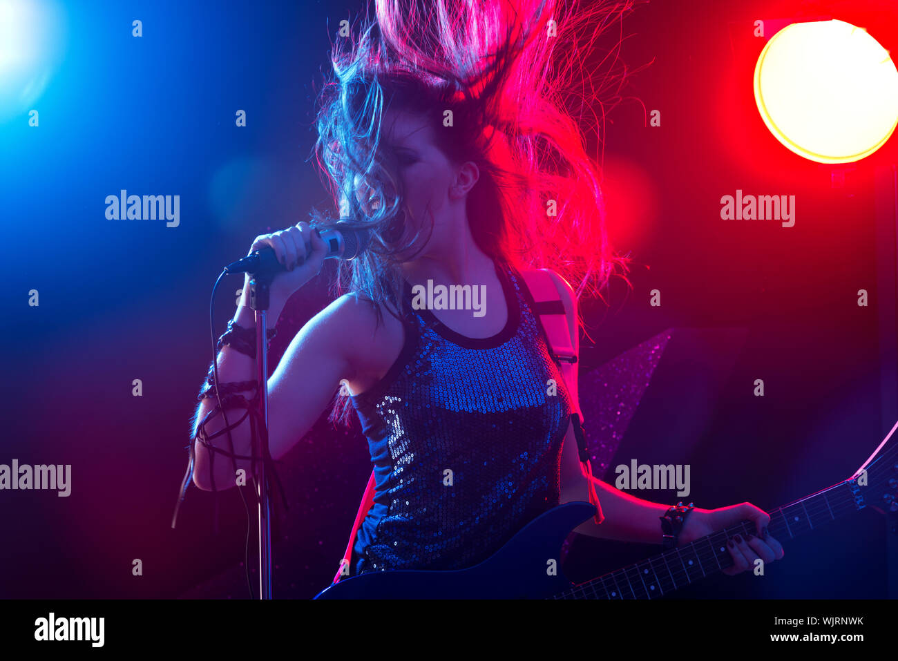 Rock star singing hi-res stock photography and images - Alamy