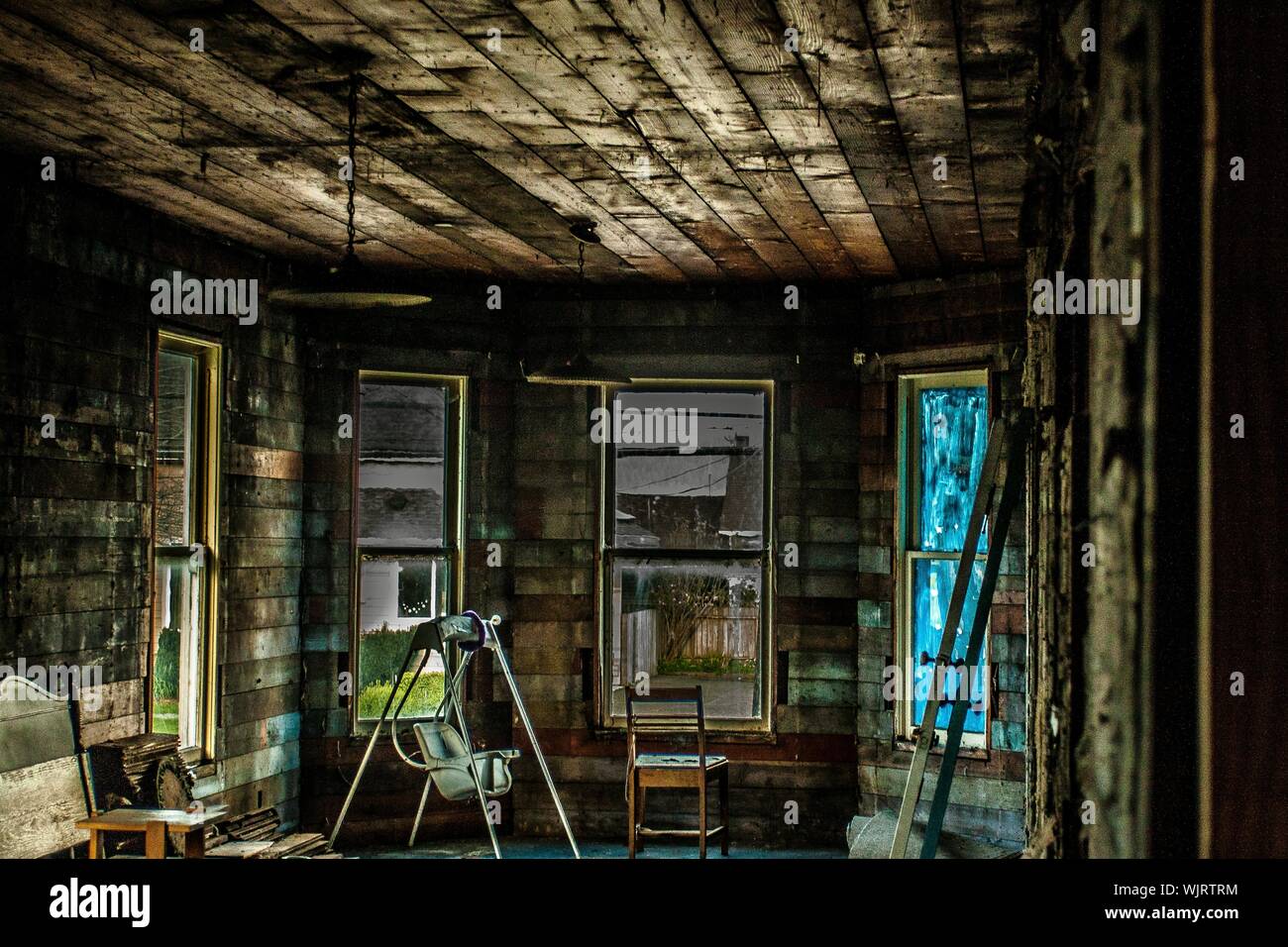 Spooky abandoned wood building hi-res stock photography and images - Alamy