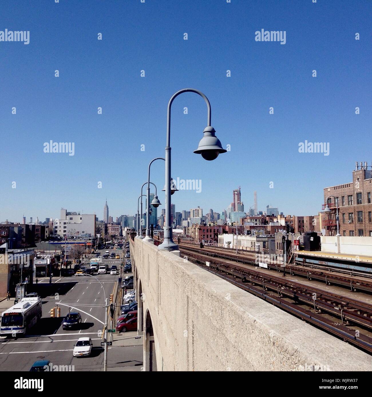 Railway bridge exterior transport hi-res stock photography and images ...