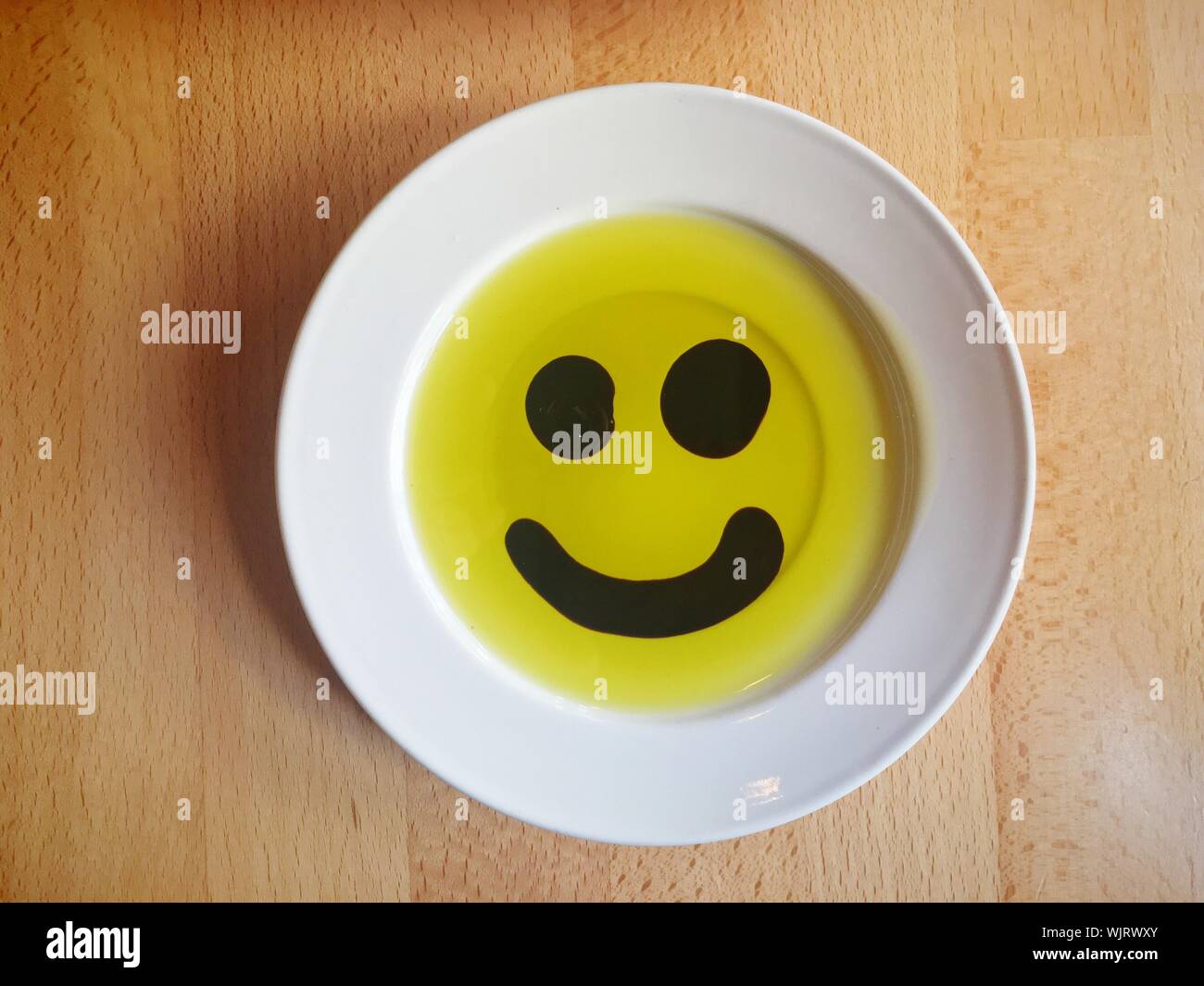 Smiley plate hi-res stock photography and images - Alamy