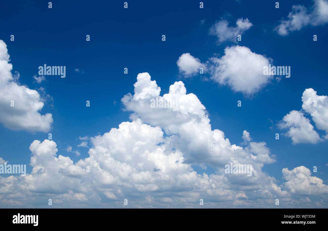 blue sky background with tiny clouds Stock Photo - Alamy