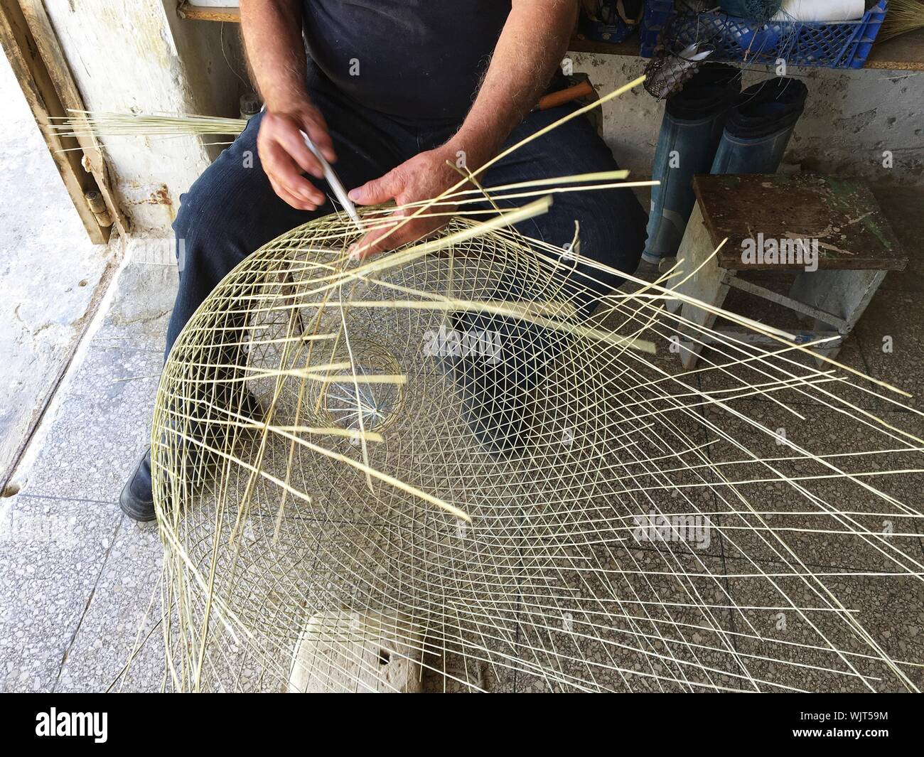 Close up hand making basket hi-res stock photography and images - Alamy