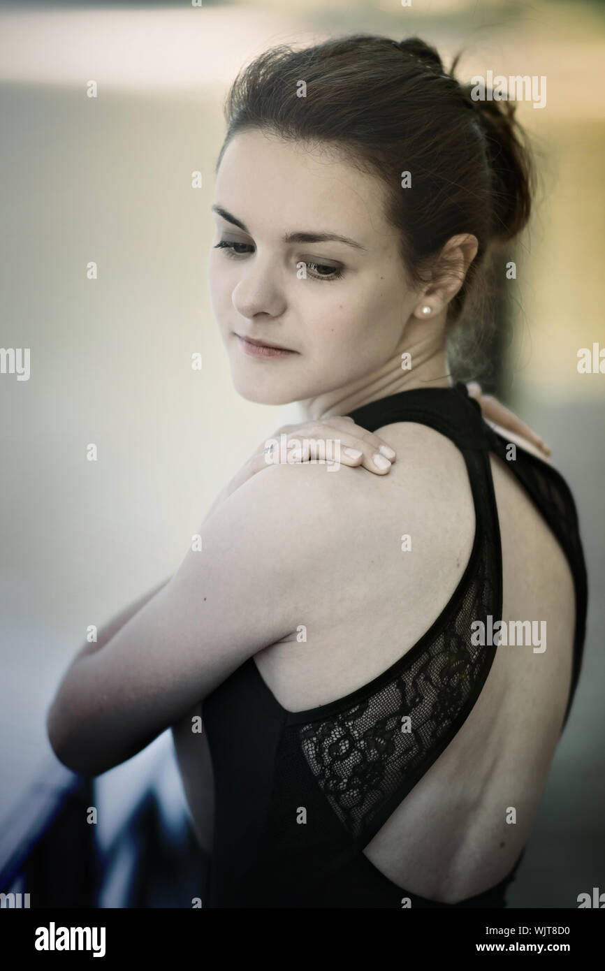 Black woman rear view hi-res stock photography and images - Alamy