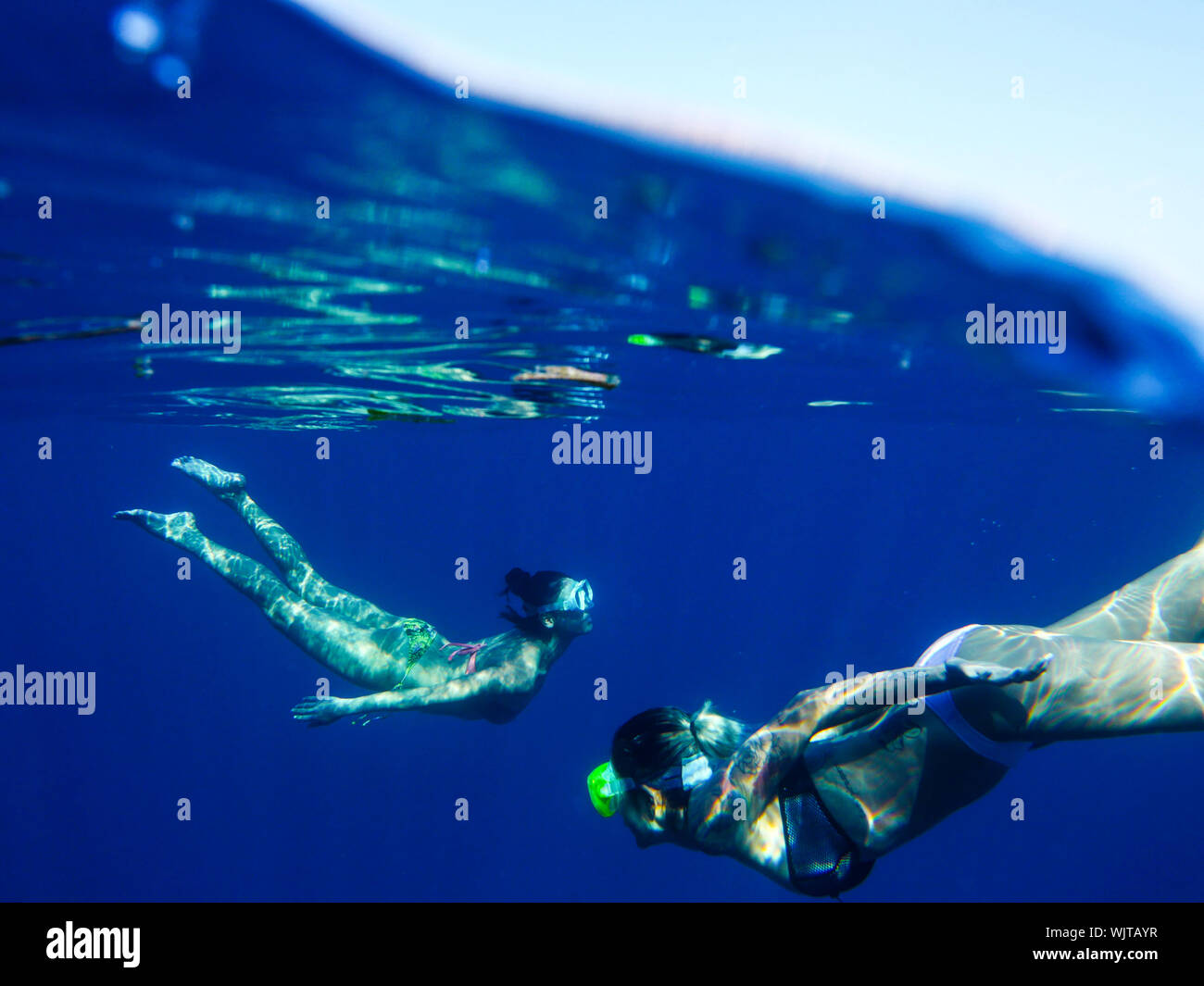 Women underwater in sea hi-res stock photography and images - Alamy