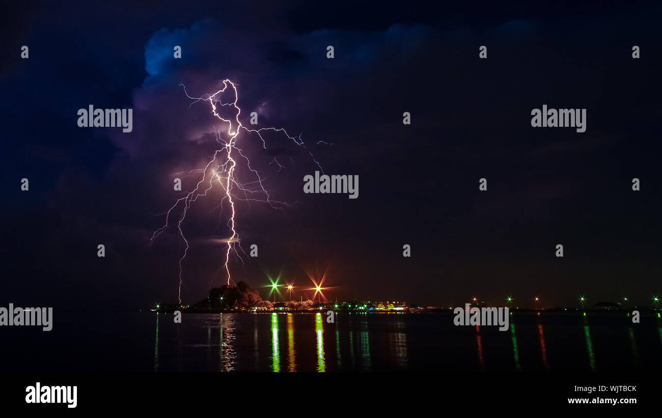 Night storm sea lightning hi-res stock photography and images - Alamy