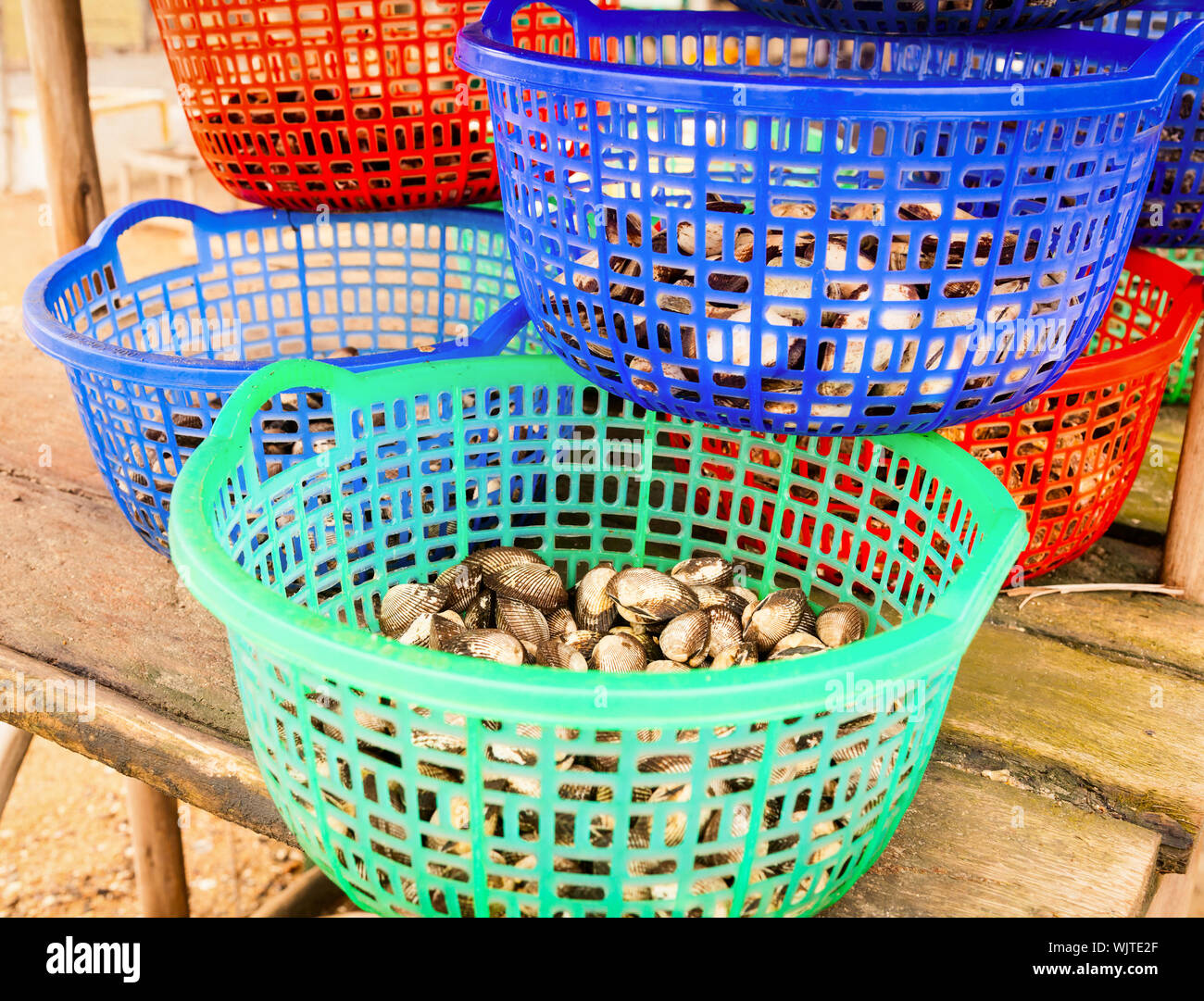 Clam shell bucket hi-res stock photography and images - Alamy
