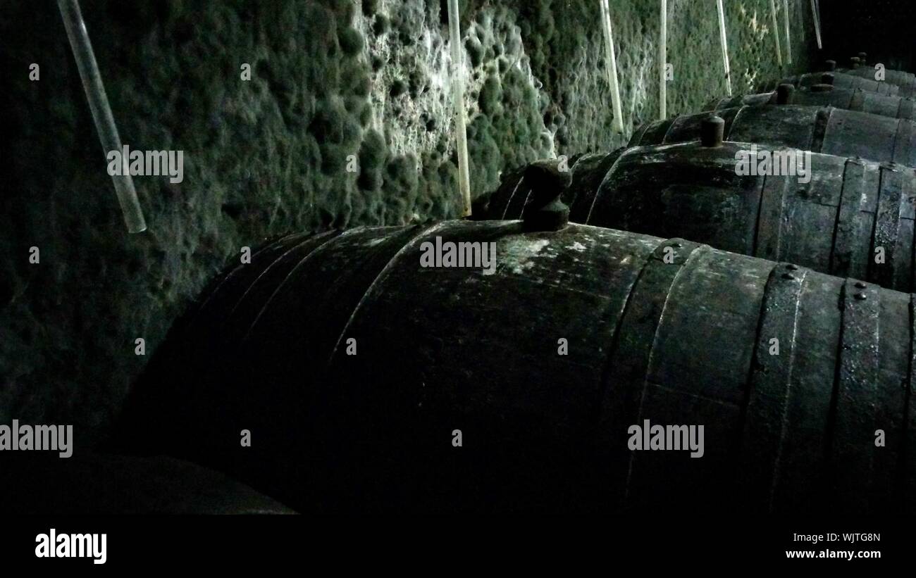 Building a barrel feature hi-res stock photography and images - Alamy