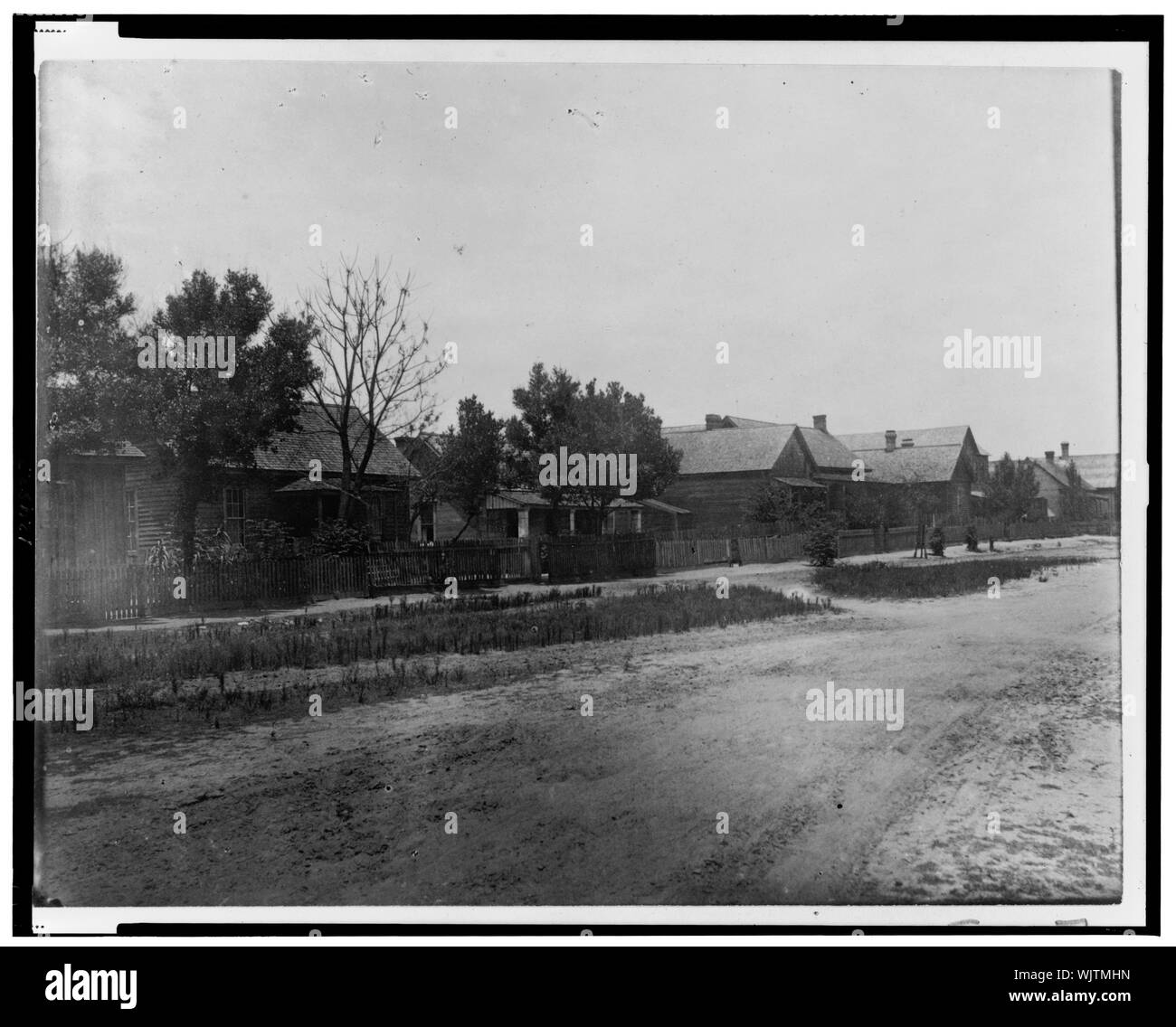Rural houses road Cut Out Stock Images & Pictures - Alamy