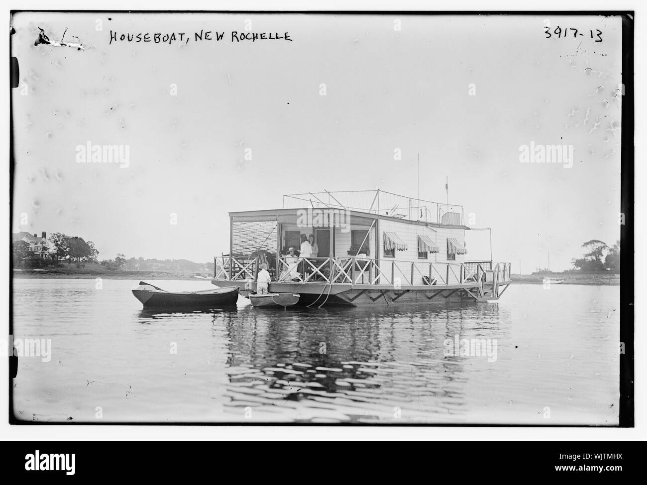 Houseboat Cut Out Stock Images & Pictures - Alamy
